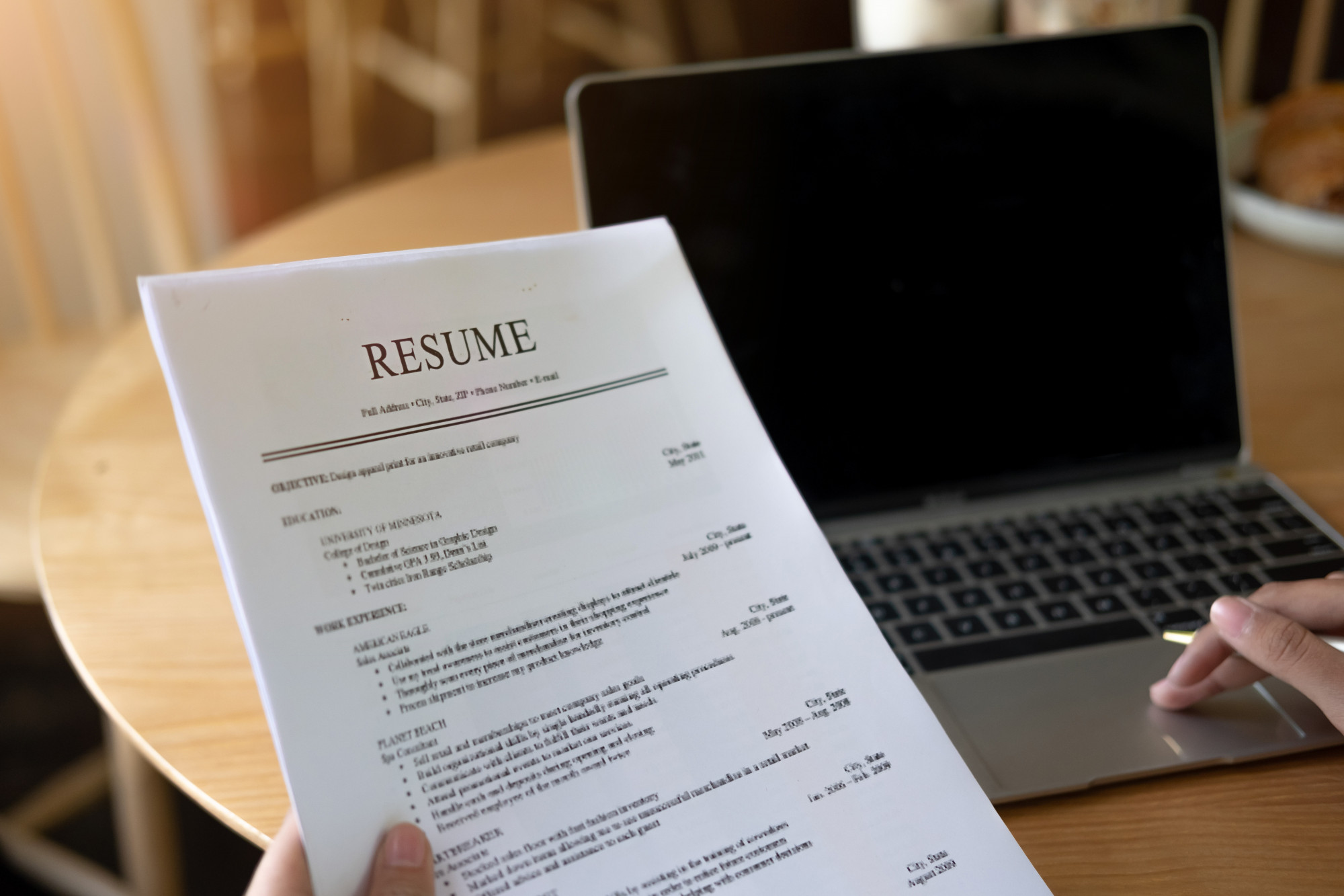 How to List Contract Work on Resume